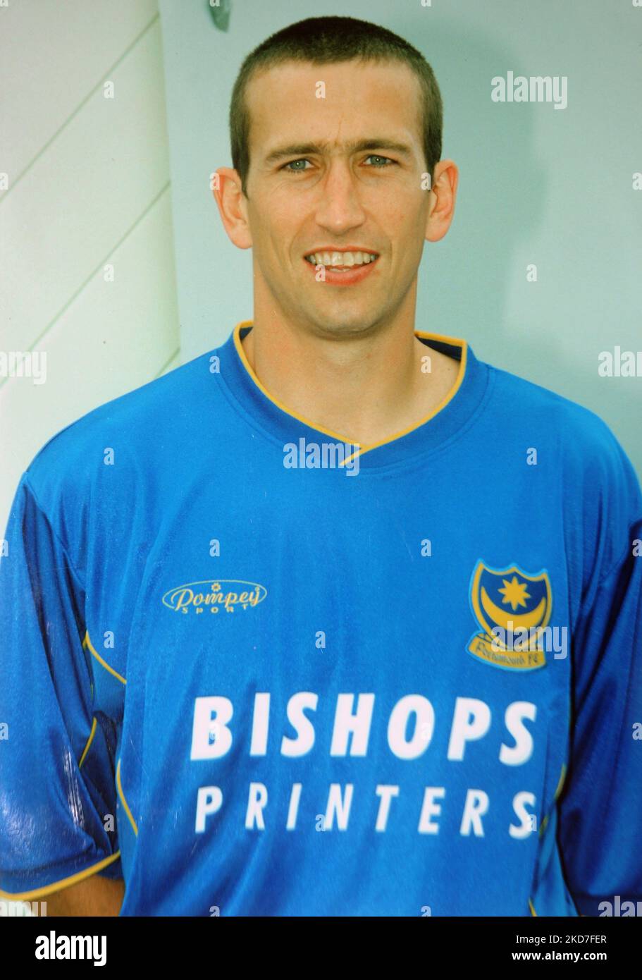 PORTSMOUTH FC, 2000 JUSTIN EDINBURGH PIC MIKE WALKER, 2000 Stock Photo ...