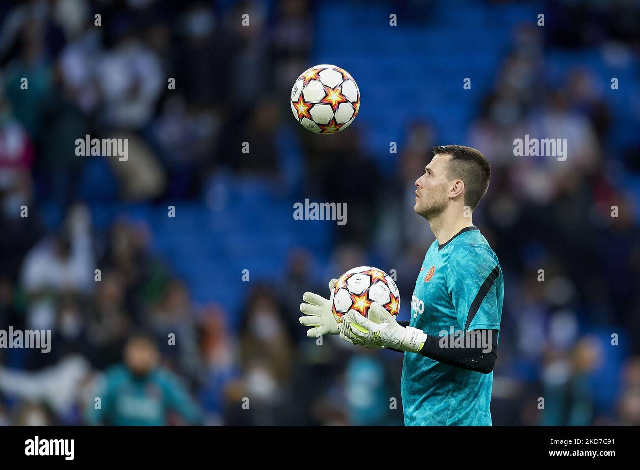 Marcus Bettinelli of Chelsea during the warm-up before the UEFA ...