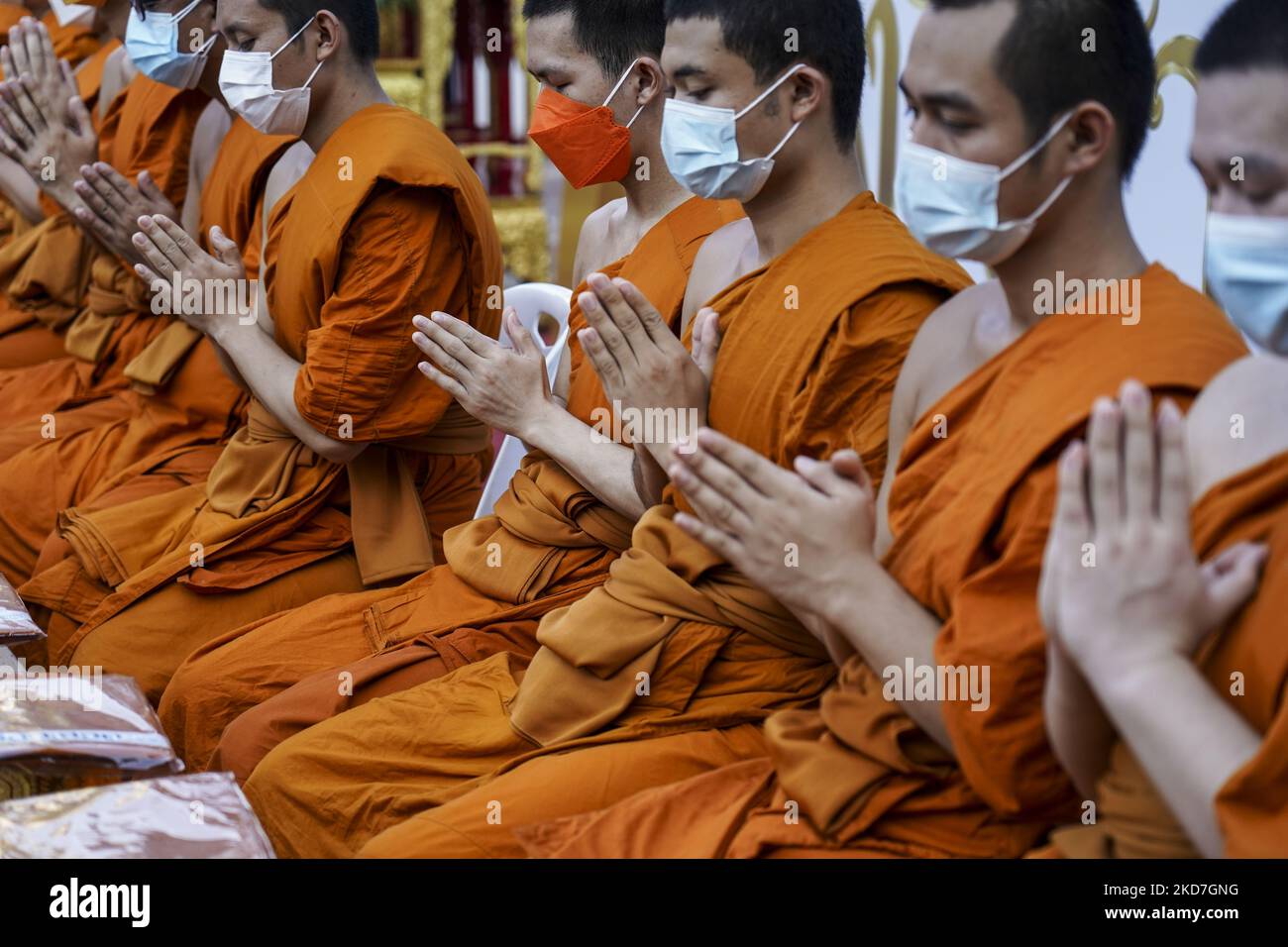 Buddhist monks wearing protective face masks statue as they celebrate ...