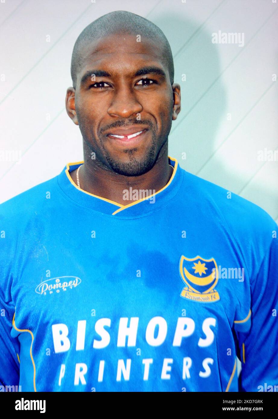 PORTSMOUTH FC, 2000 DARREN MOORE PIC MIKE WALKER, 2000 Stock Photo - Alamy