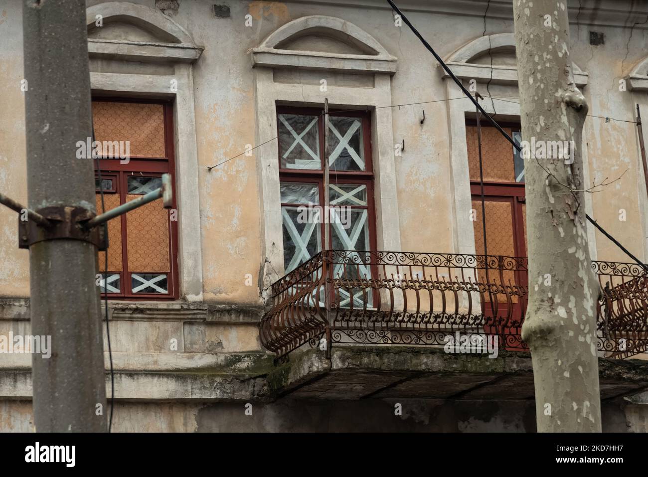 Taped windows hi-res stock photography and images - Alamy