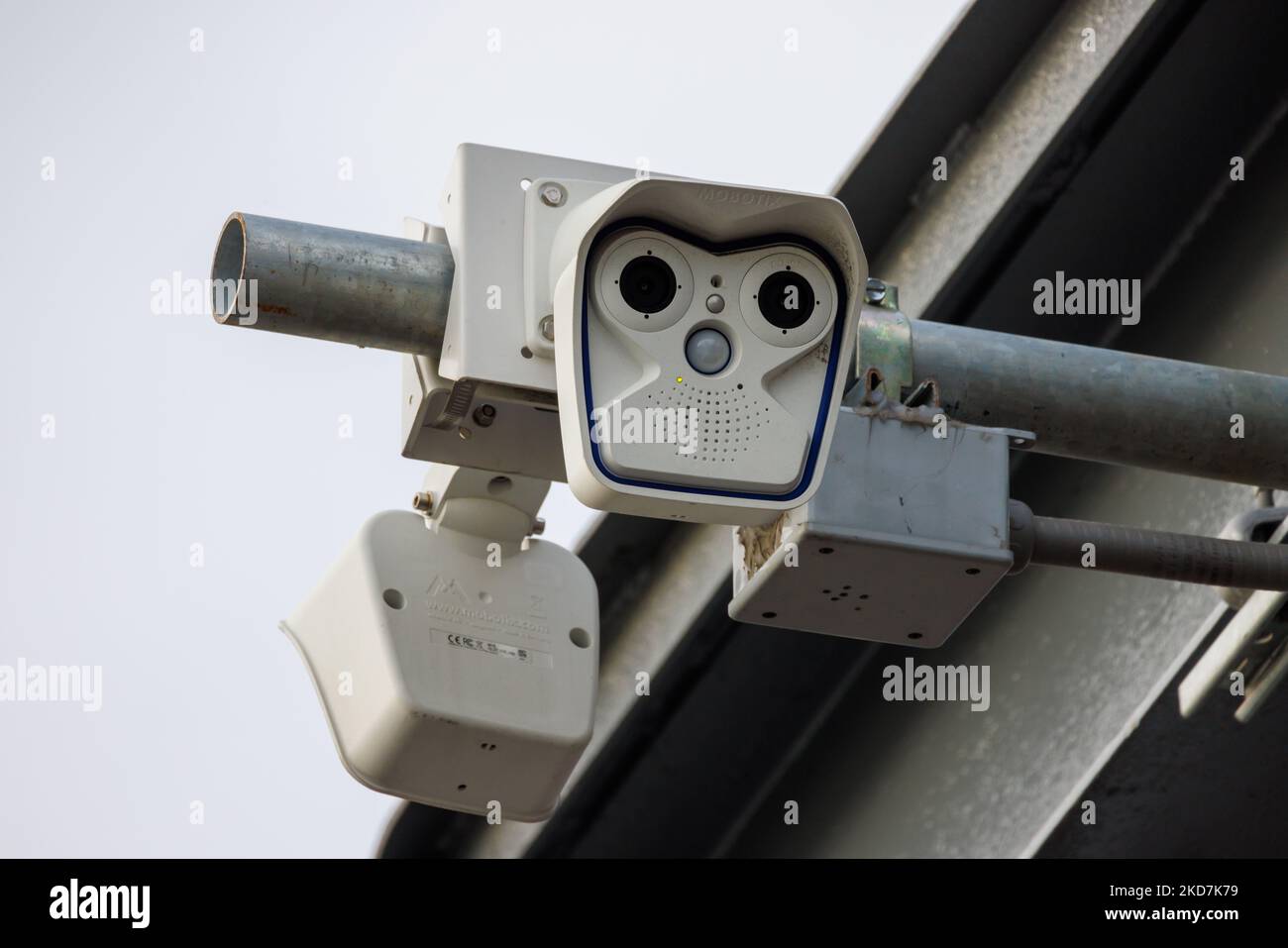 A Mobotix M16 AllroundDual day and night security camera in NYC Parks ...