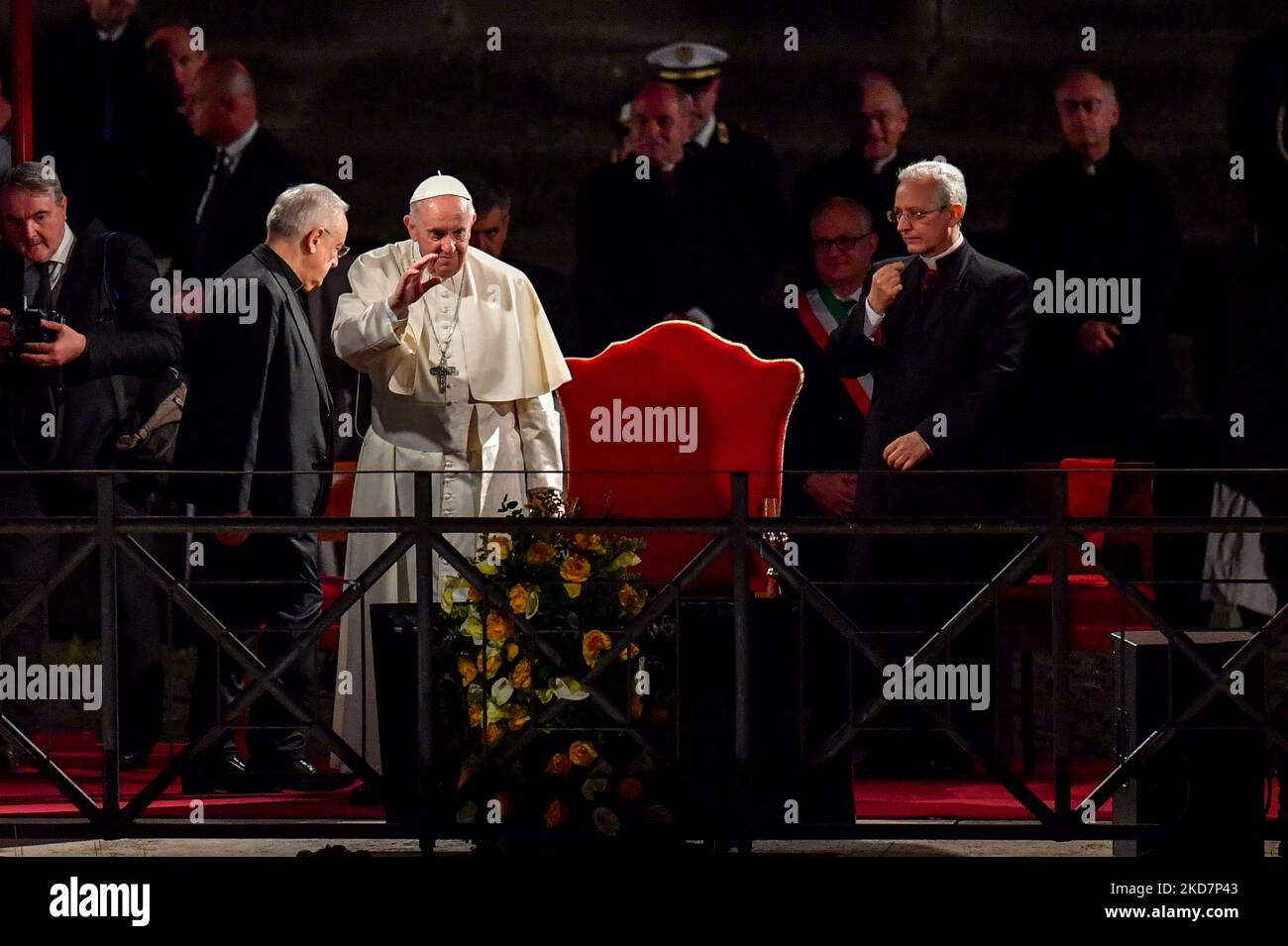 The traditional Way of the Cross at the Colosseum by Pope Francis on ...