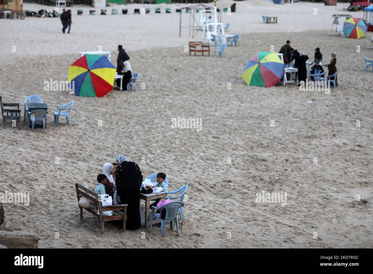 Palestinians break their fast of a Ramadan Day on the beach in Gaza ...