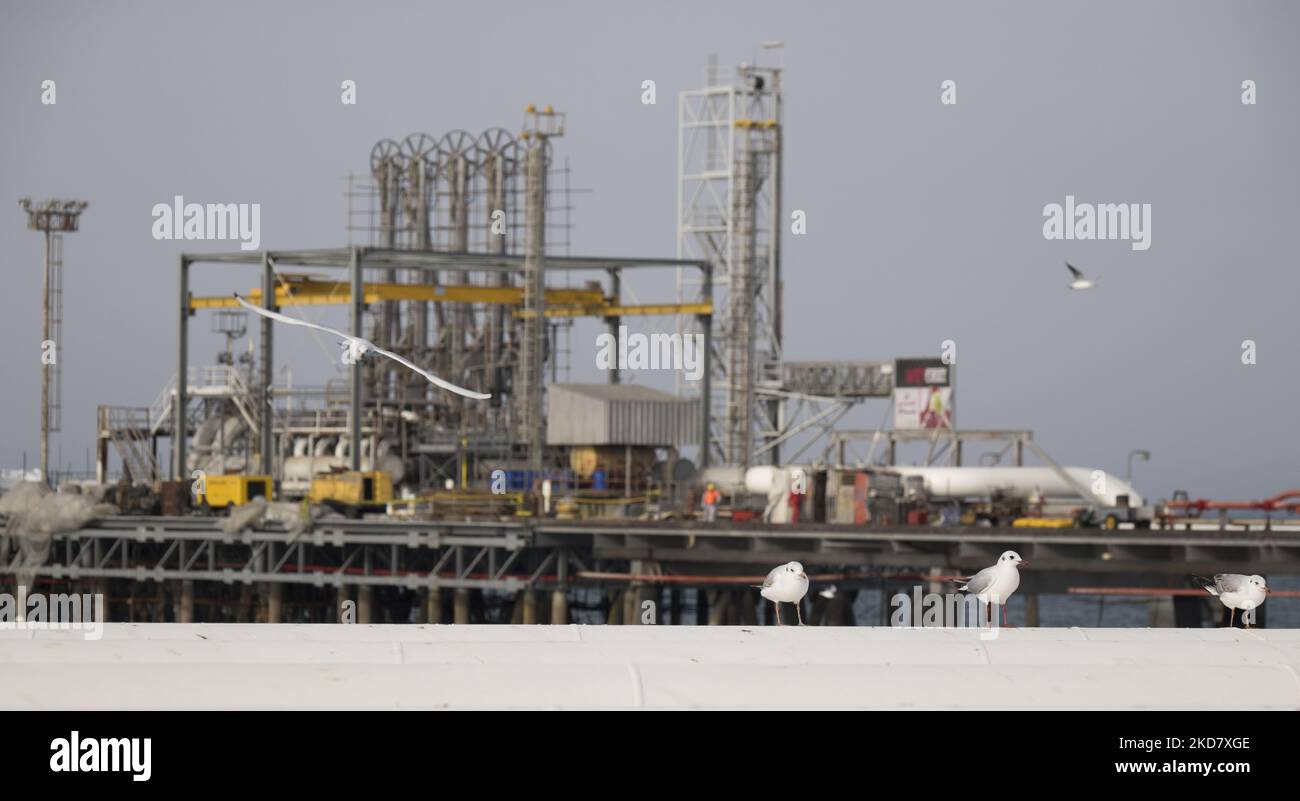 Oil field iran 2016 hi-res stock photography and images - Alamy