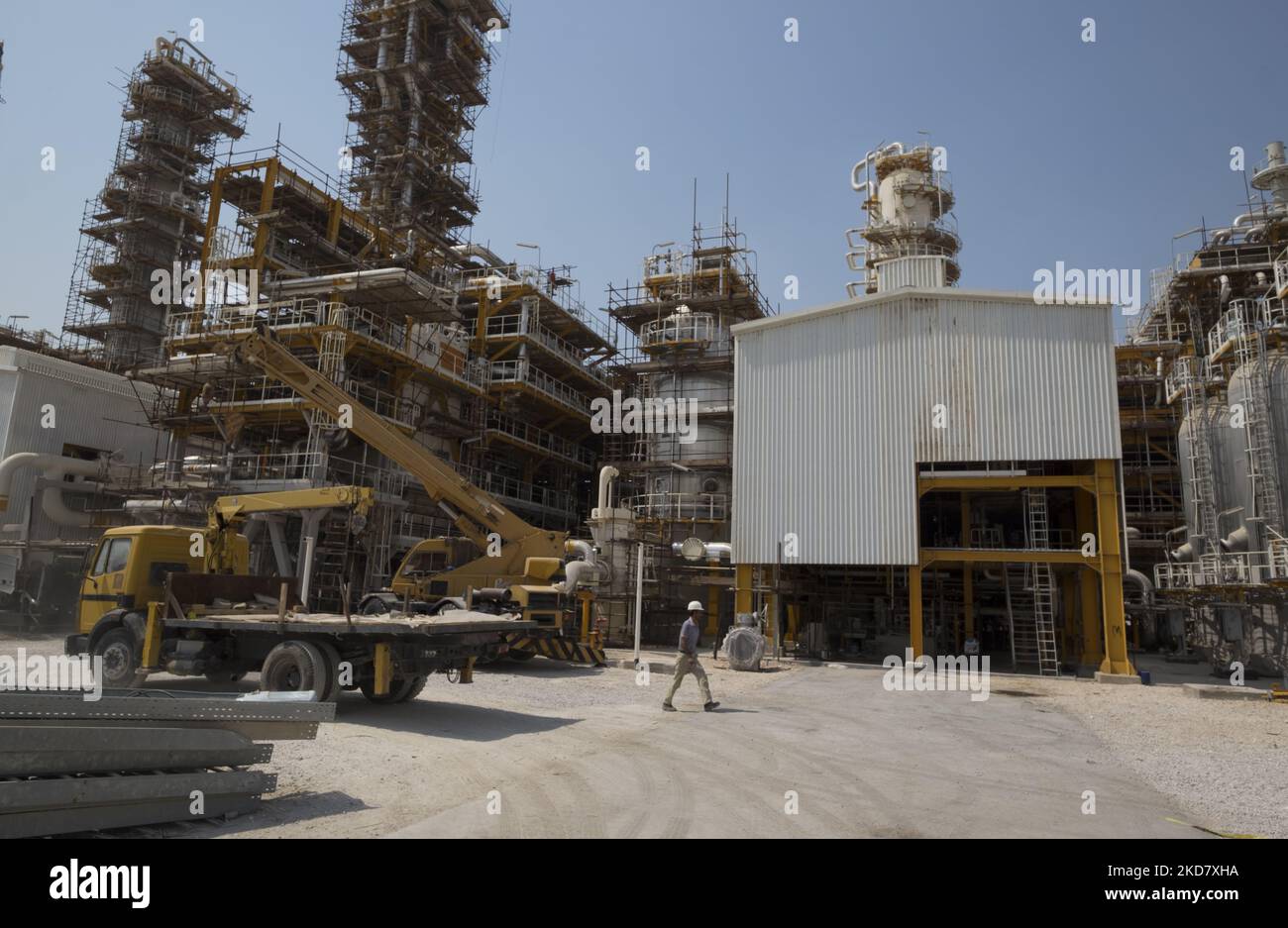 Oil field iran 2016 hi-res stock photography and images - Alamy