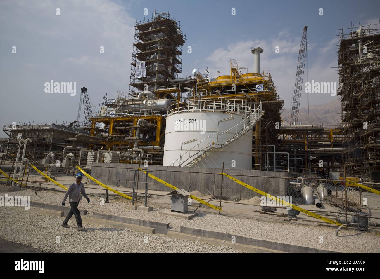 Oil field iran 2016 hi-res stock photography and images - Alamy