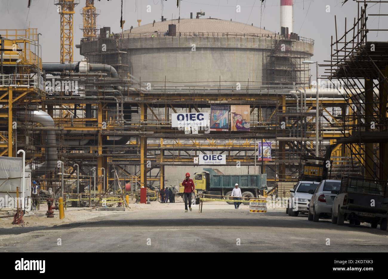 Oil field iran 2016 hi-res stock photography and images - Alamy