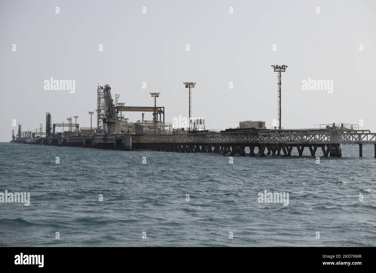 Oil field iran 2016 hi-res stock photography and images - Alamy