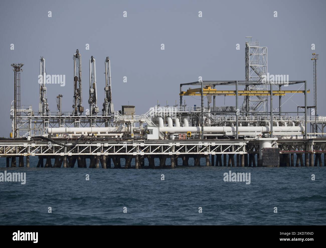 Oil field iran 2016 hi-res stock photography and images - Alamy