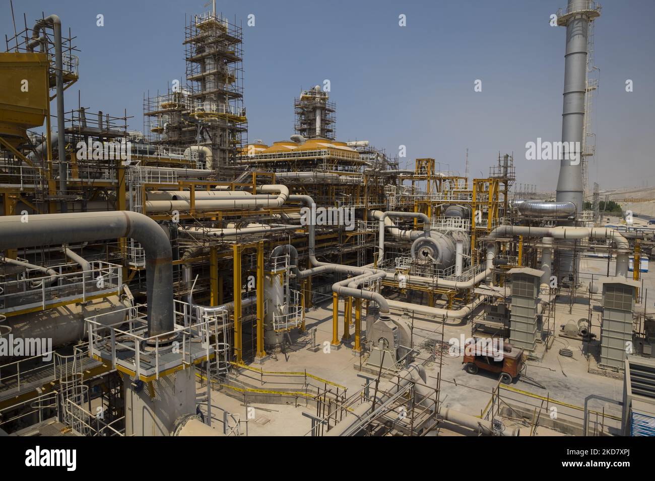 Oil field iran 2016 hi-res stock photography and images - Alamy