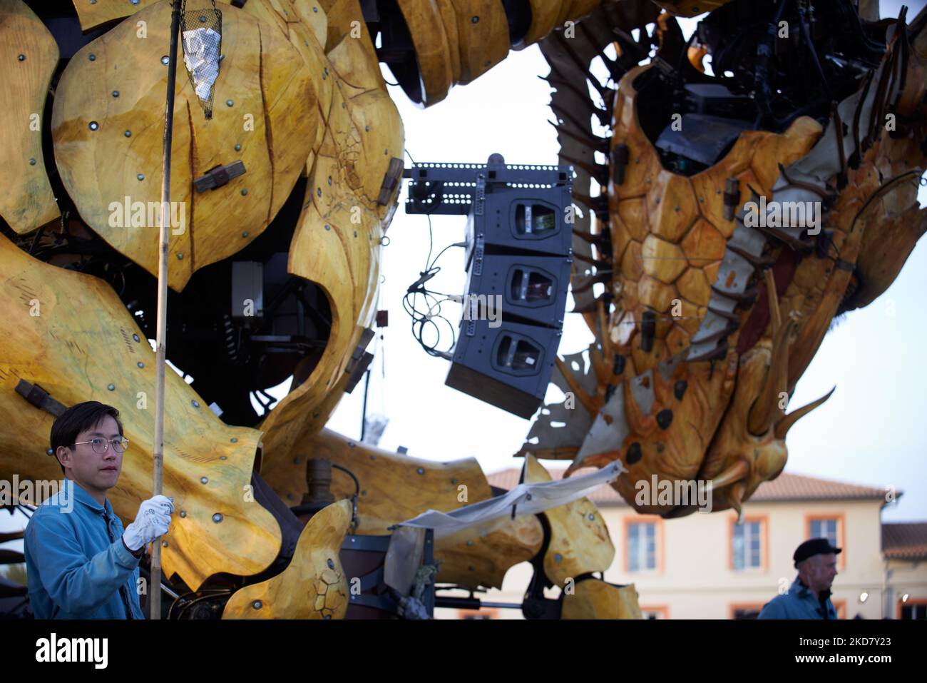 Guard robots hi-res stock photography and images - Alamy