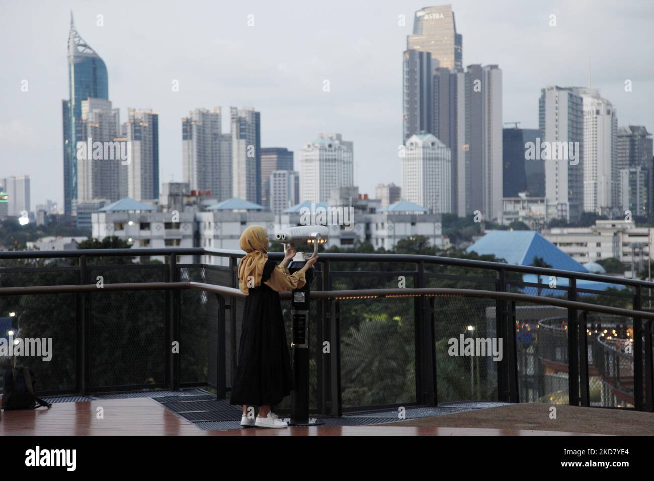 People enjoy Jakarta landscapes from the Senayan Skywalk bridge in ...
