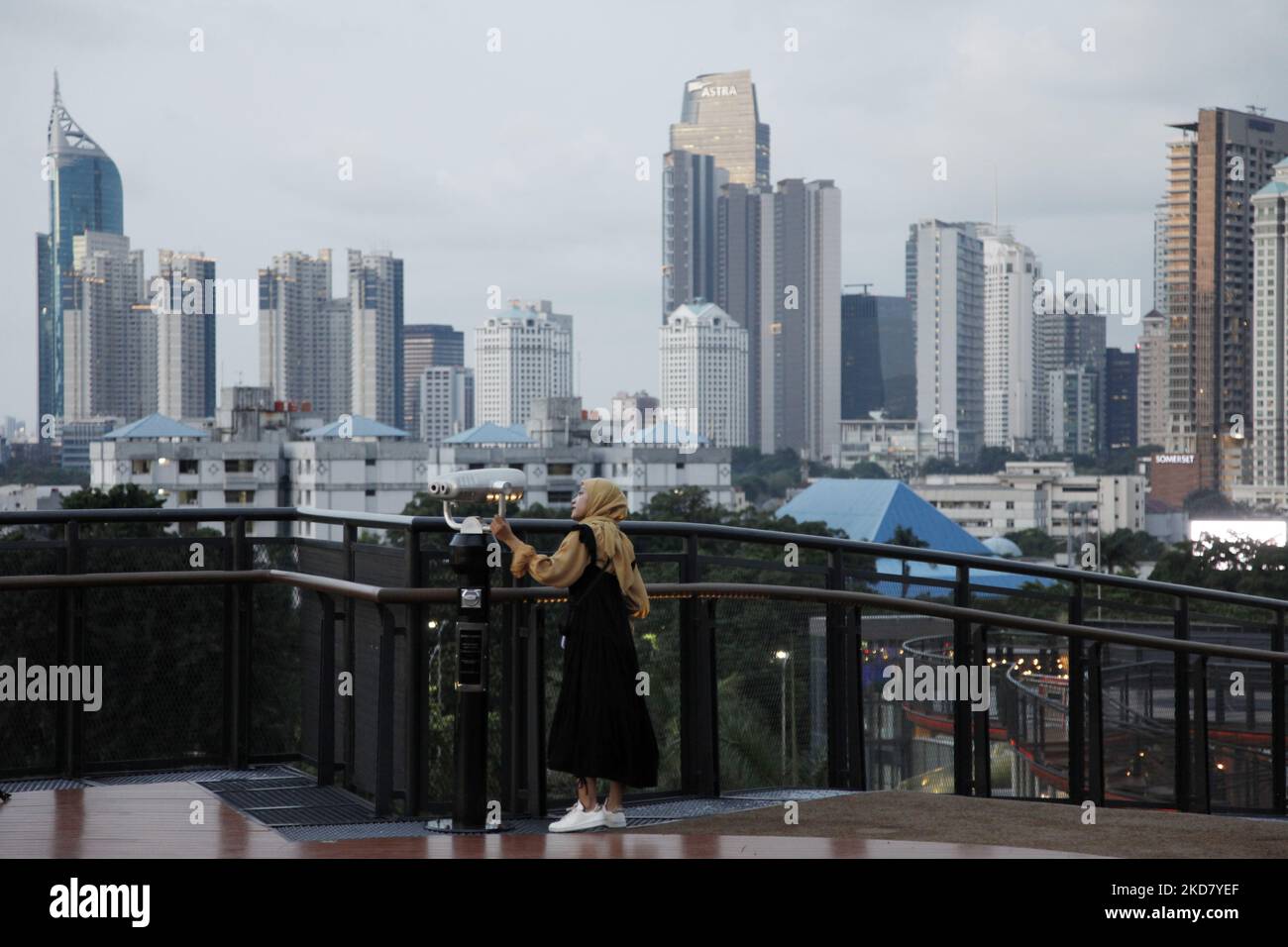 People enjoy Jakarta landscapes from the Senayan Skywalk bridge in ...