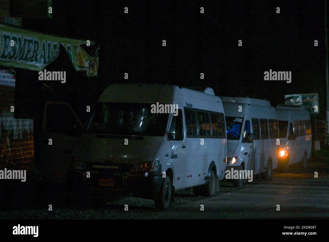 Machu picchu buses hi-res stock photography and images - Alamy