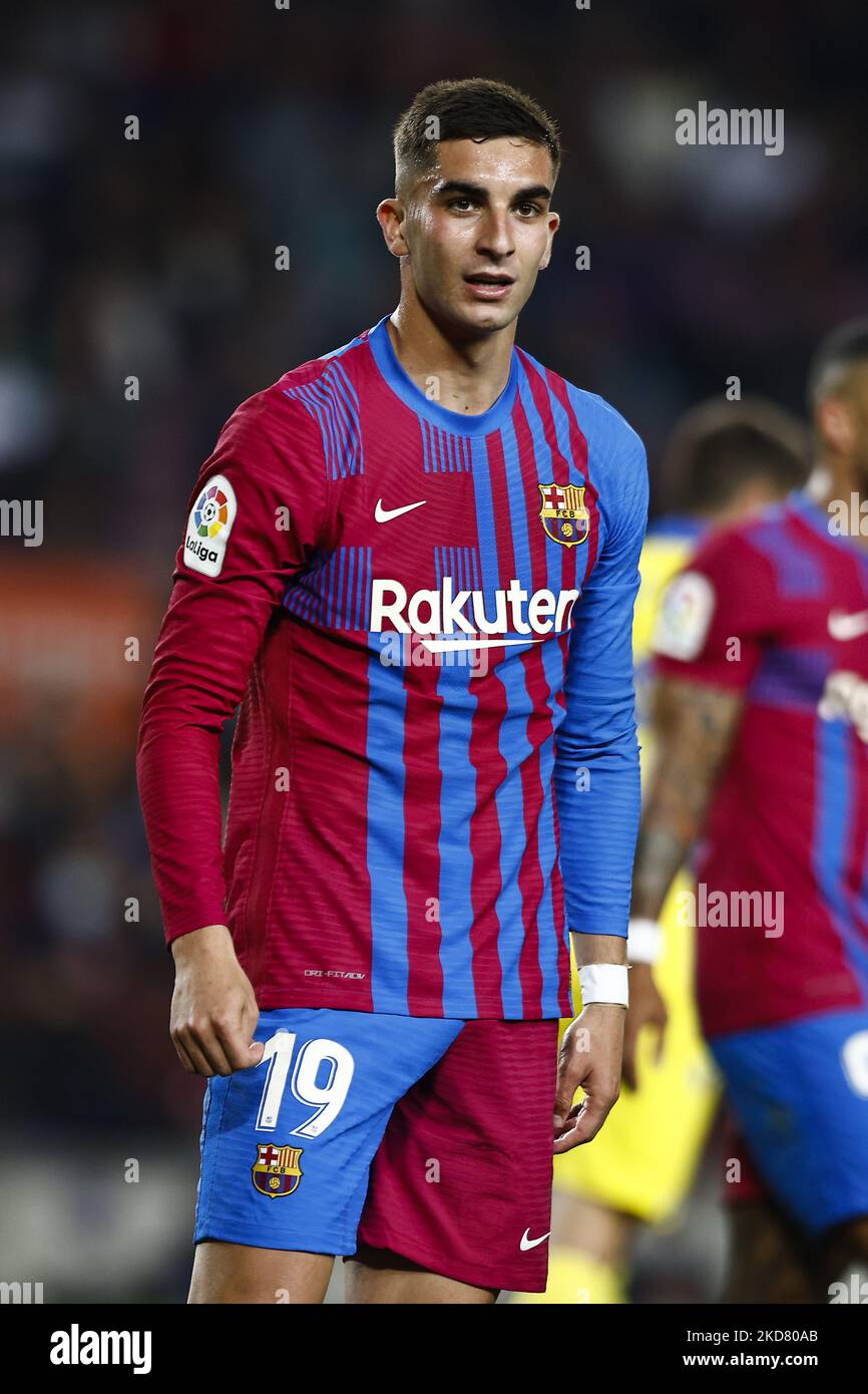 19 Ferran Torres of FC Barcelona during the La Liga match between FC ...