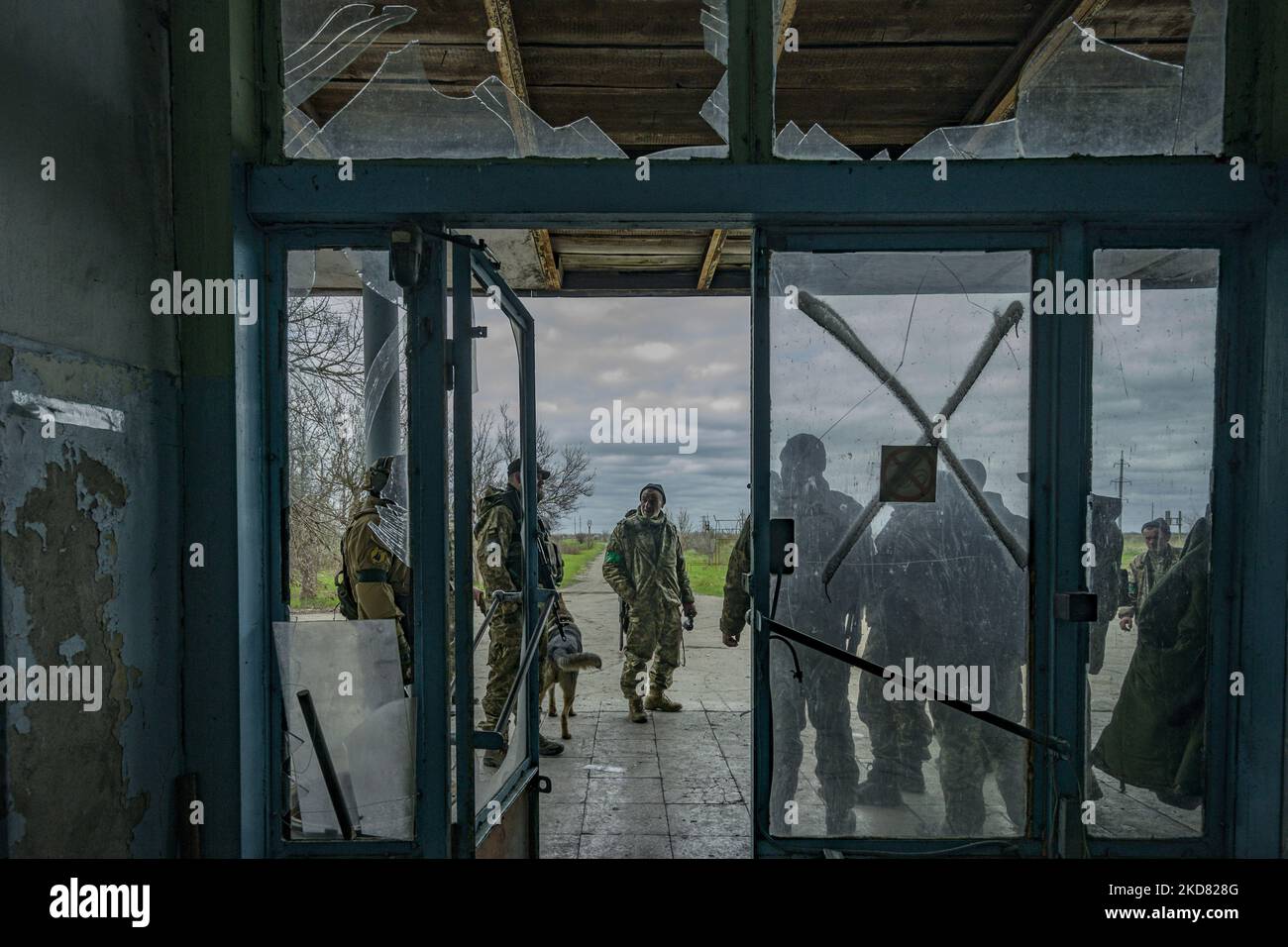 Frontline soldiers hi-res stock photography and images - Alamy