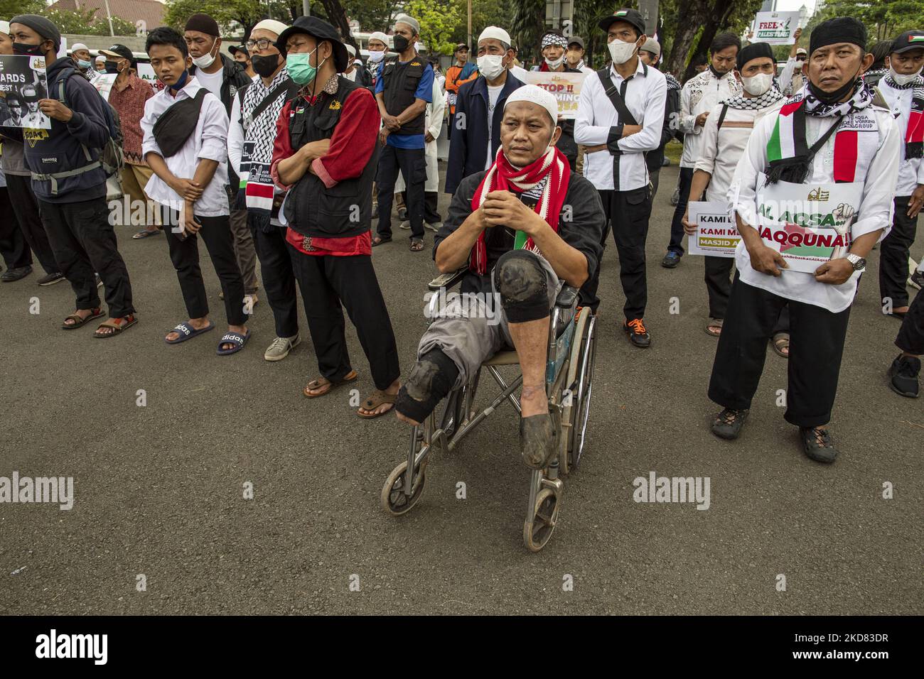 Hundreds of Muslim gathered in front of US Embassy, Jakarta, Indonesia ...