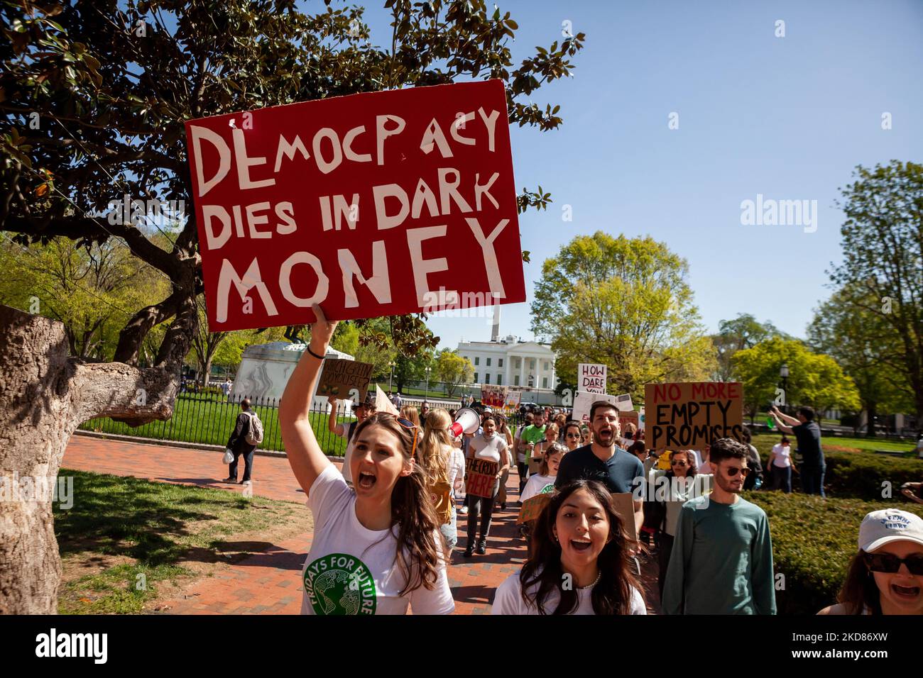 Sign decrying hi-res stock photography and images - Alamy