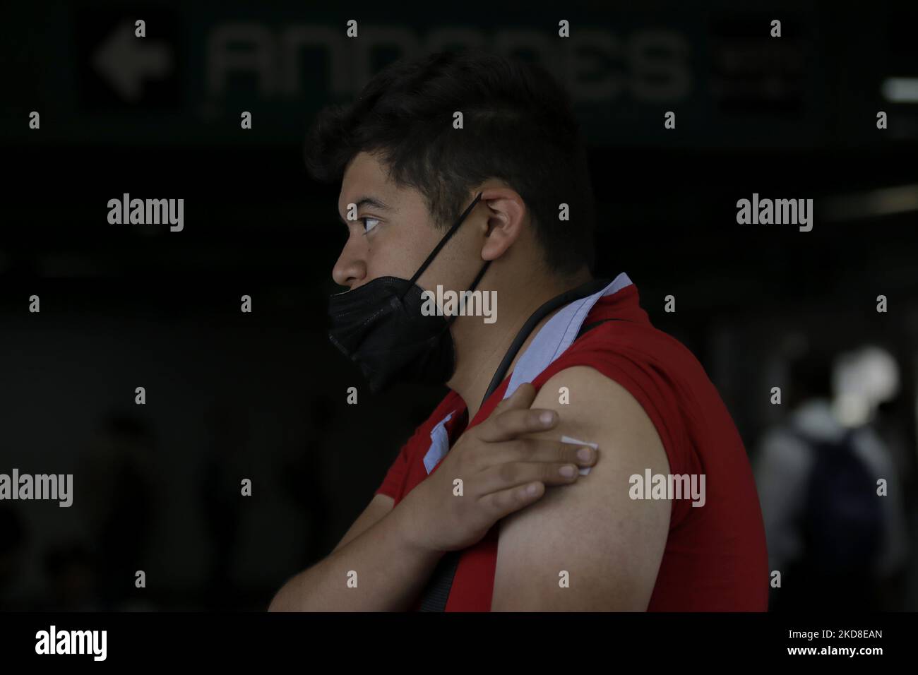 A person with sore arm inside the Constitutción de 1917 metro station ...