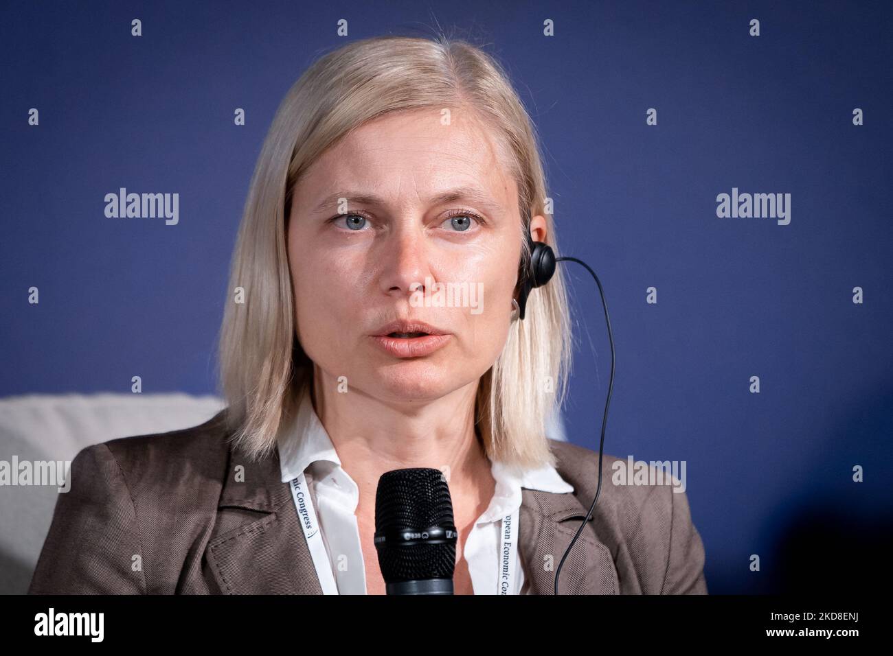 Senior economist hi-res stock photography and images - Alamy