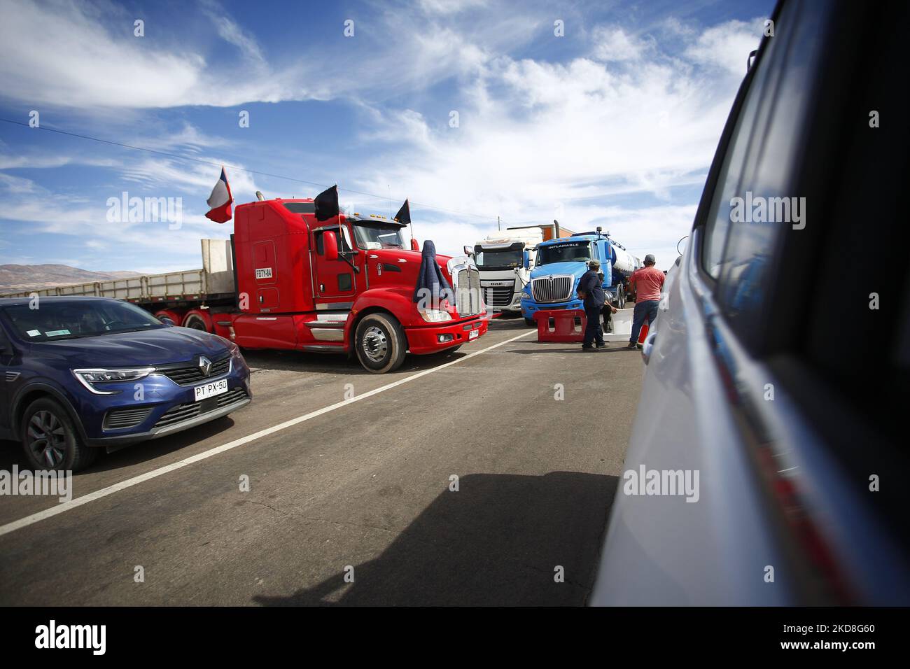 Truck drivers block entrance hi-res stock photography and images - Alamy