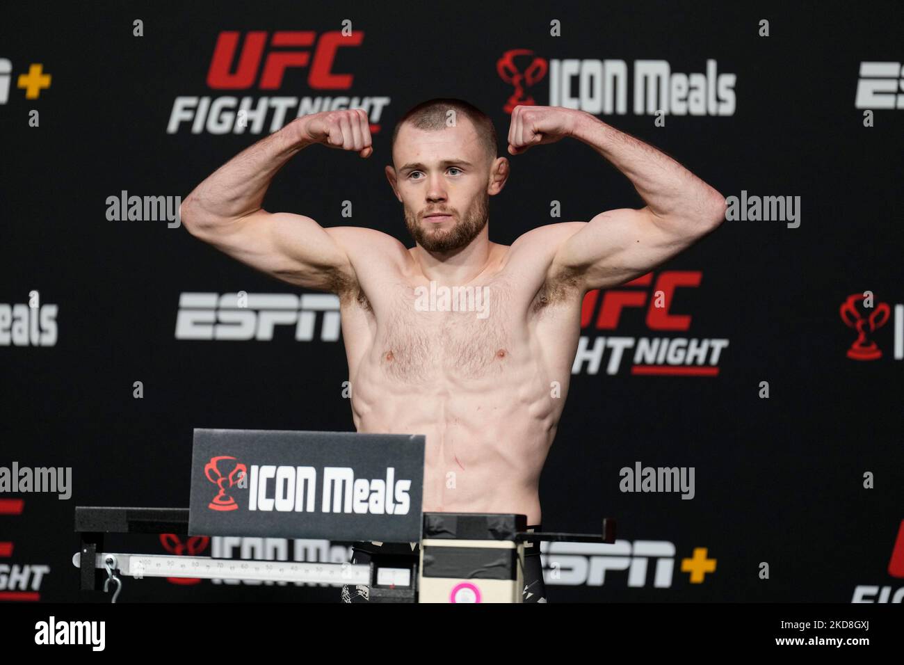 LAS VEGAS, NV - NOVEMBER 4: Jake Hadley steps on the scale for the ...
