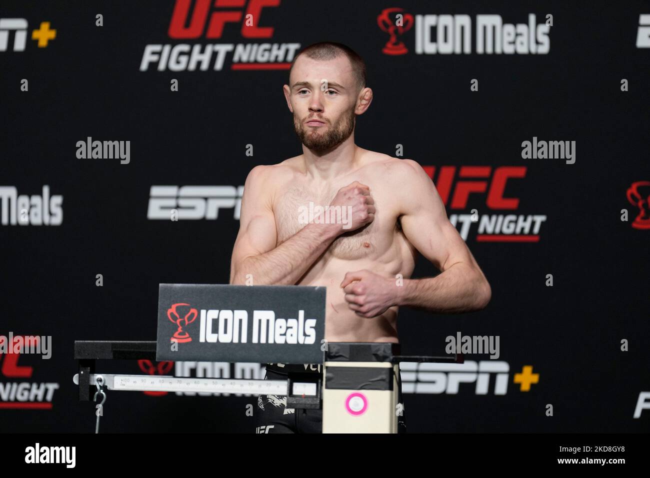 LAS VEGAS, NV - NOVEMBER 4: Jake Hadley steps on the scale for the ...