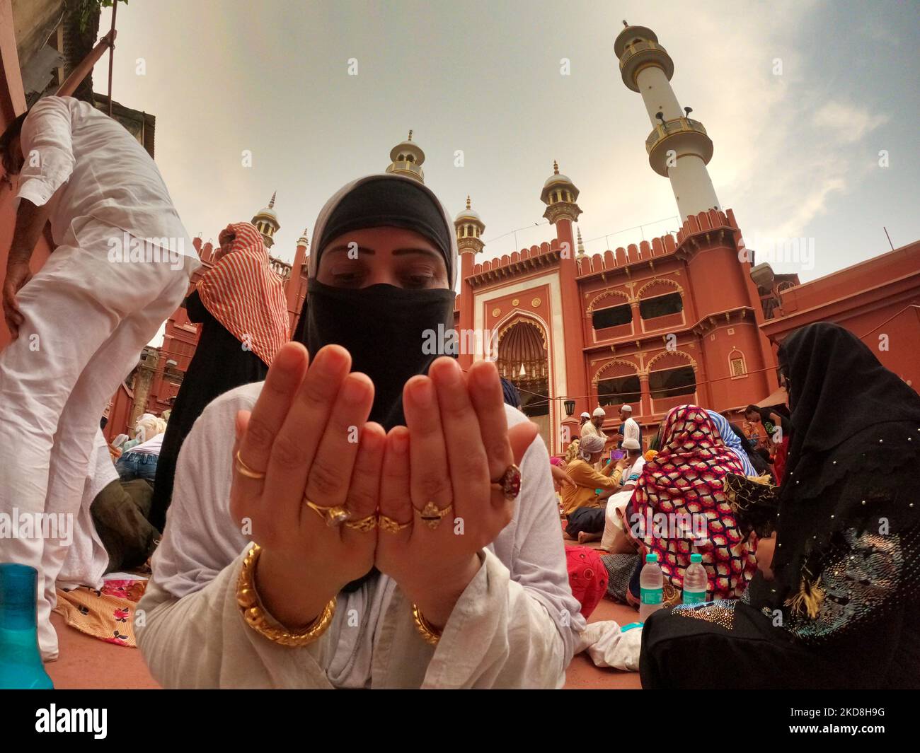 A Muslim women prays before next others before breaking their fast at ...