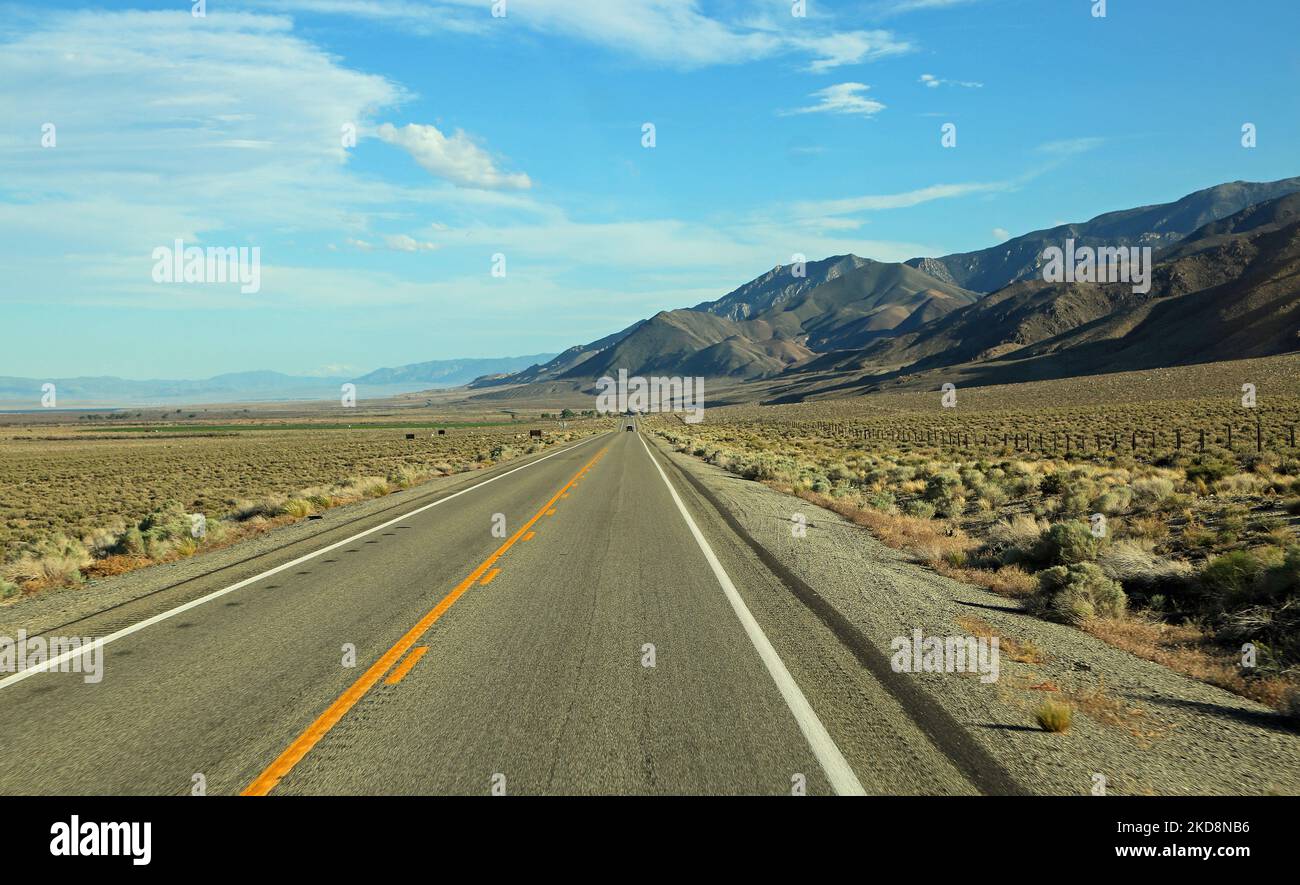 The road and Wassuk Range - U.S. Route 95 - Nevada Stock Photo - Alamy