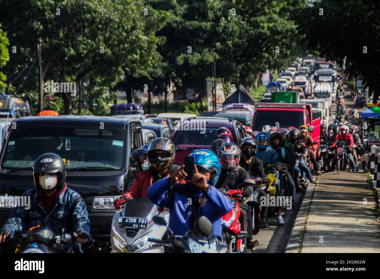 Motorists are stuck in traffic jams two days ahead of eid al Fitr on ...
