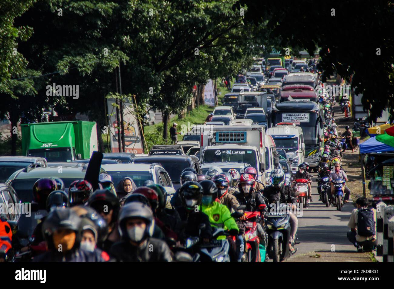 Motorists are stuck in traffic jams two days ahead of eid al Fitr on ...