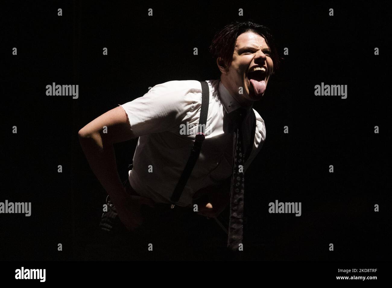 Yungblud face hi-res stock photography and images - Alamy