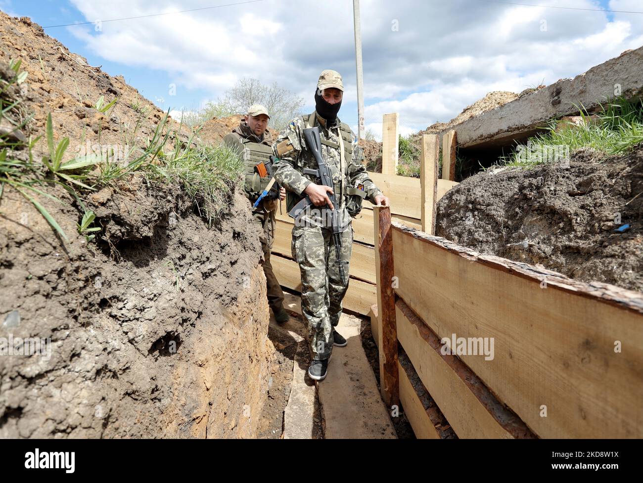 Russian soldiers in a trench hi-res stock photography and images - Alamy