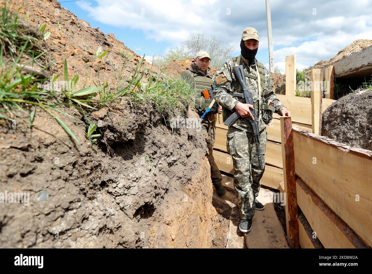 Russian soldiers in a trench hi-res stock photography and images - Alamy