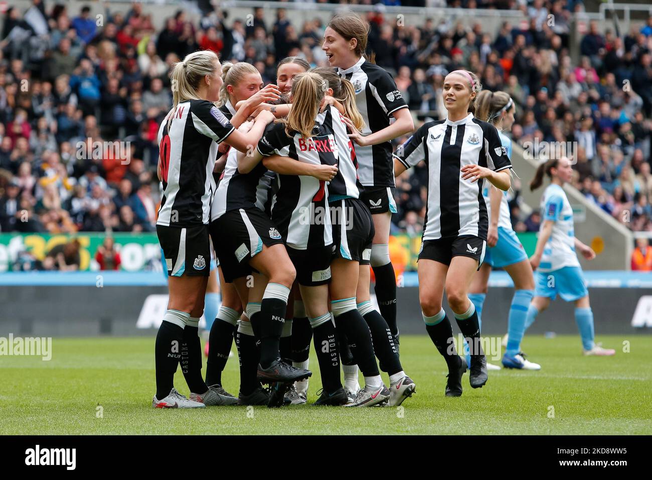 Brooke Cochrane of Newcastle United celebrates with teammates after ...