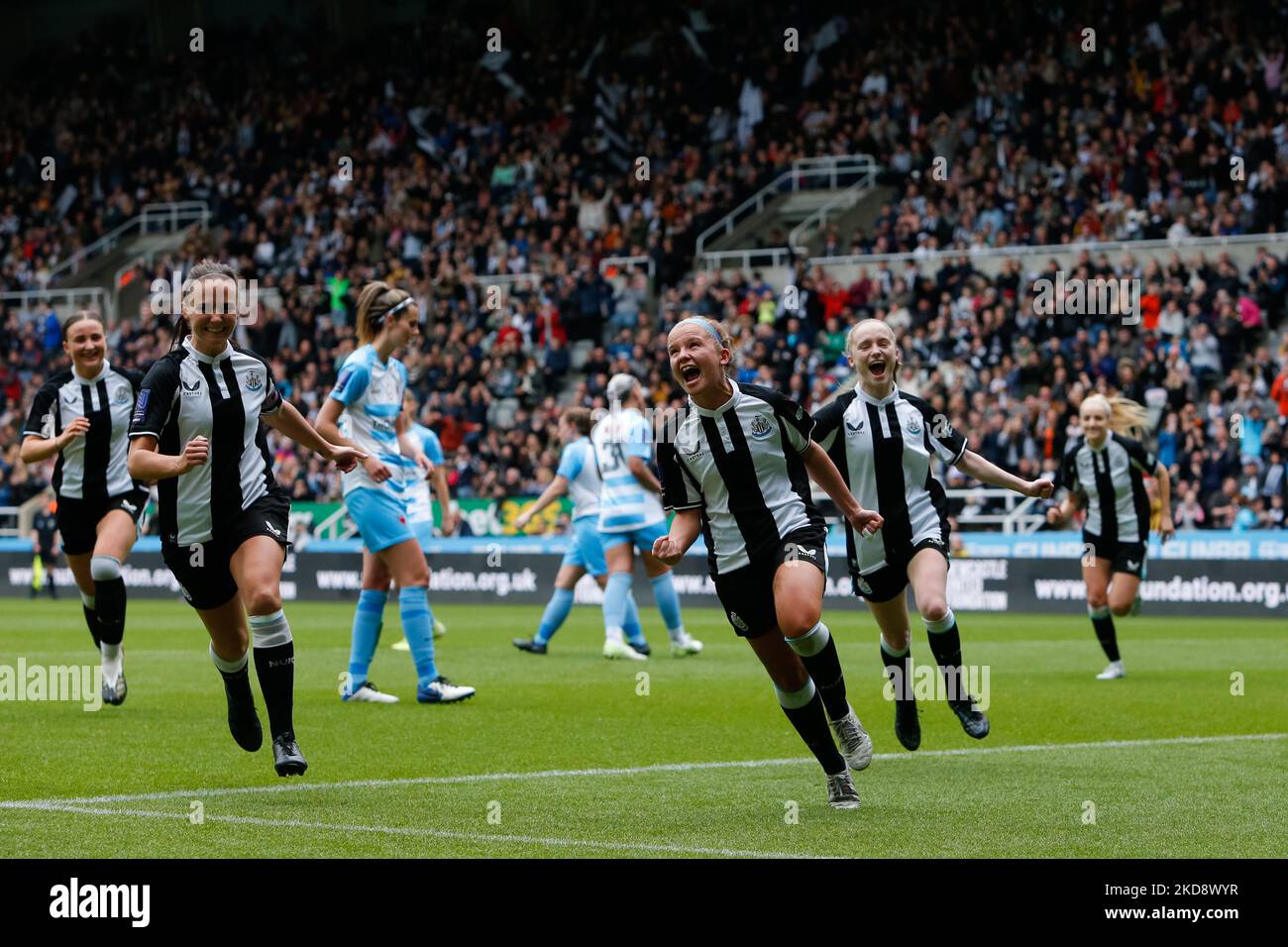 Goal guy hi-res stock photography and images - Alamy