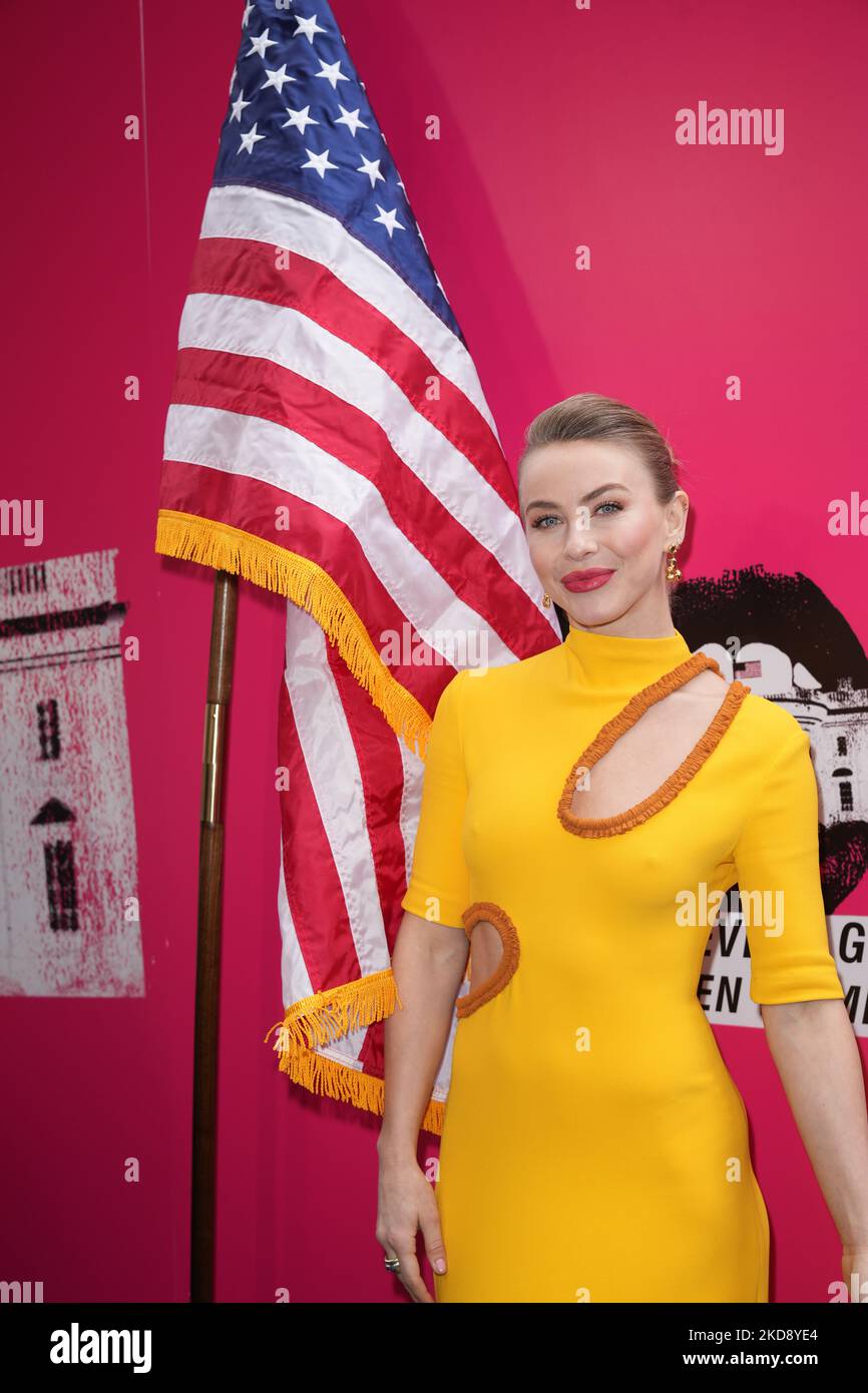 Drapeau De Julianne Hough Julianne Hough On How She 'Overcompensated'