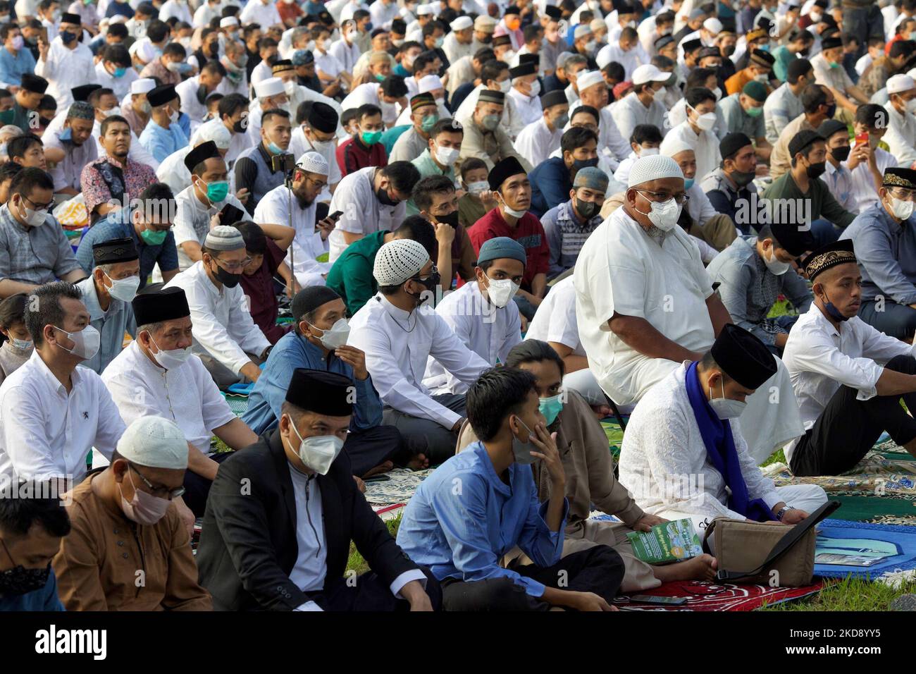 Indonesian Muslim morning prayers to celebrate Eid al-Fitr, at Al Azhar ...