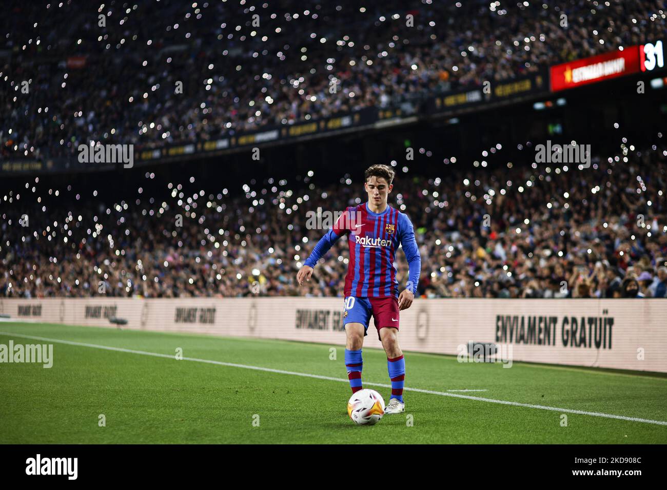 30 Gavi of FC Barcelona controls the ball during the La Liga match ...