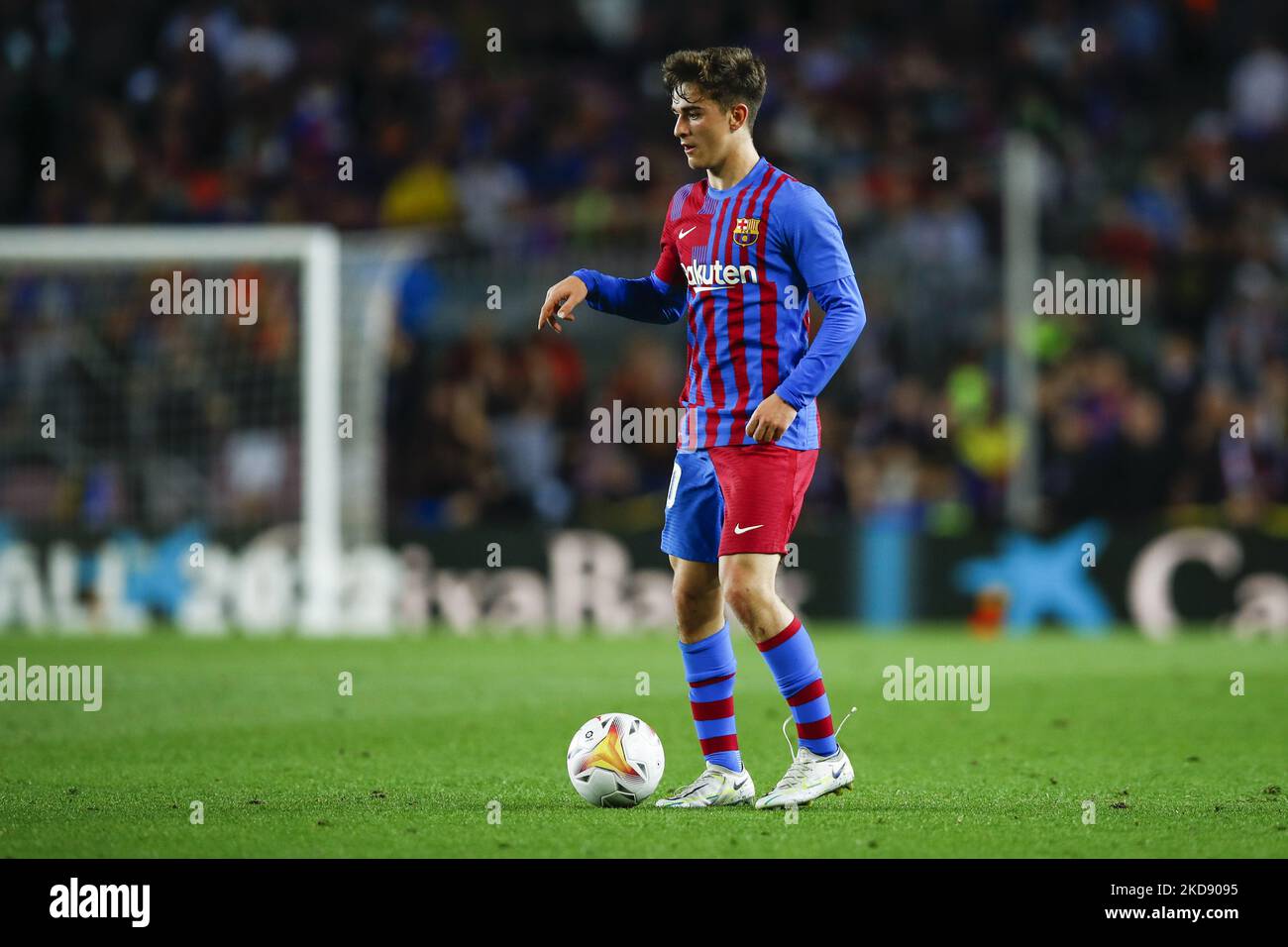 30 Gavi of FC Barcelona controls the ball during the La Liga match ...