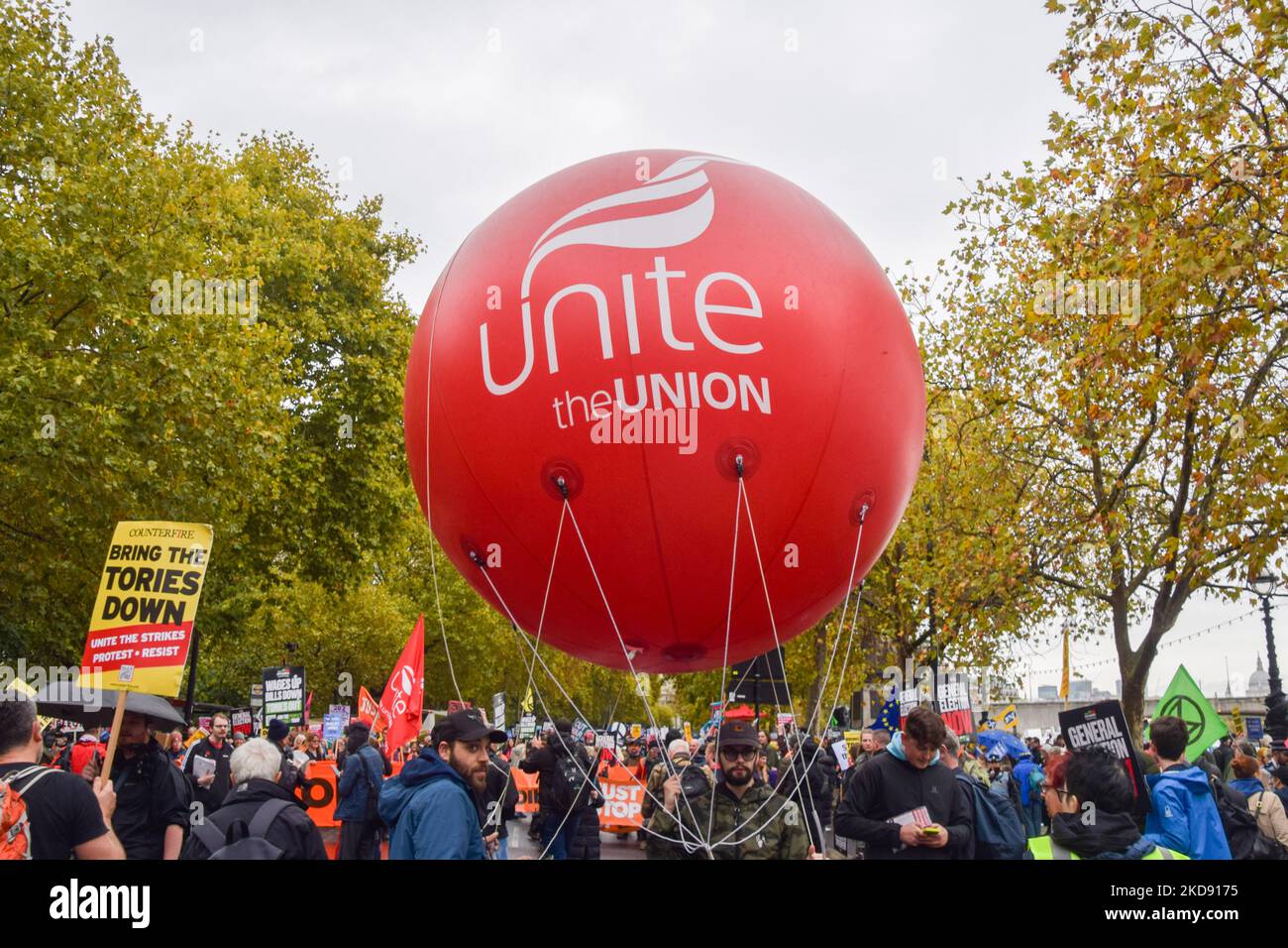 London, UK. 05th Nov, 2022. Protesters hold a Unite the Union float ...