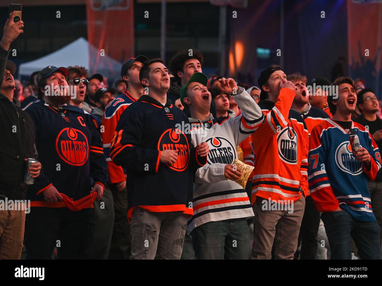 Oilers fans watch Game 1 of the playoffs Edmonton Oillers vs Los ...
