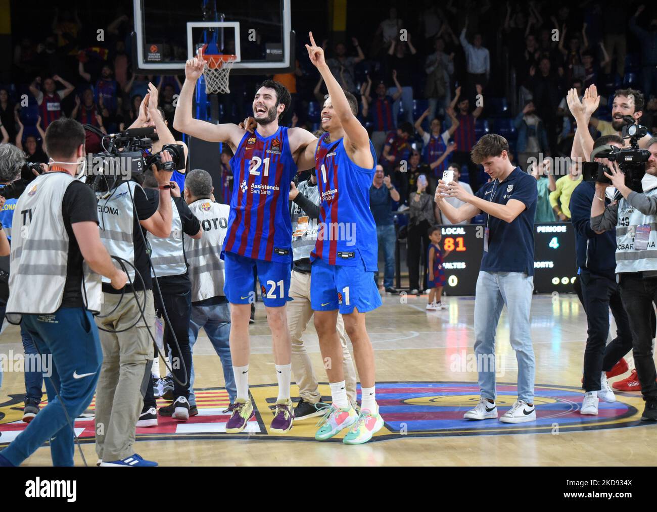 Dante Exum and Alex Abrines at the end of the match between FC ...