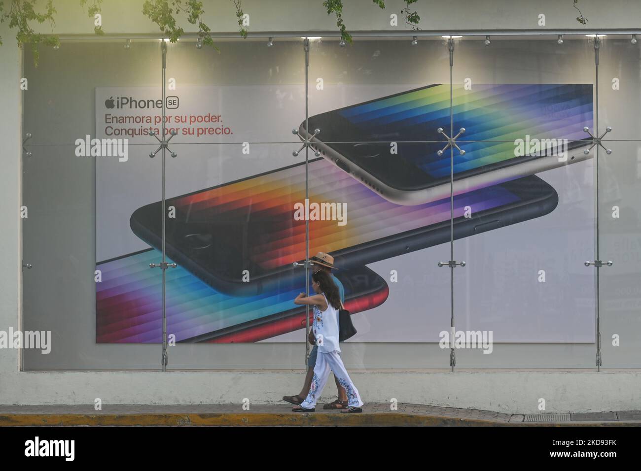IPhone ad visible in the center of Playa del Carmen. On Friday, 29 ...