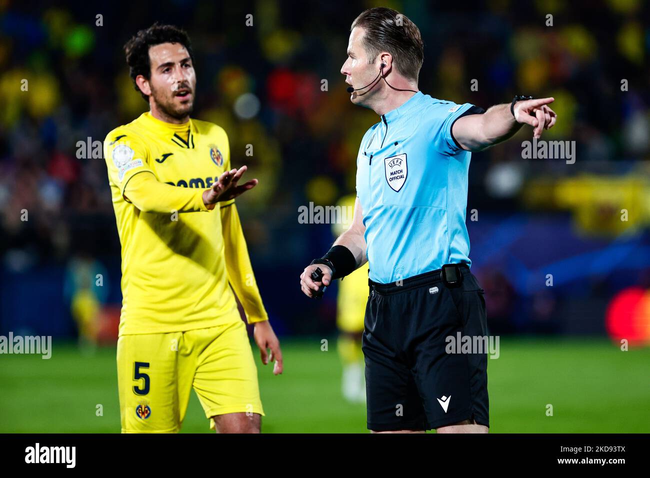 Dani Parejo of Villarreal CF with Makkelie during the UEFA Champions ...