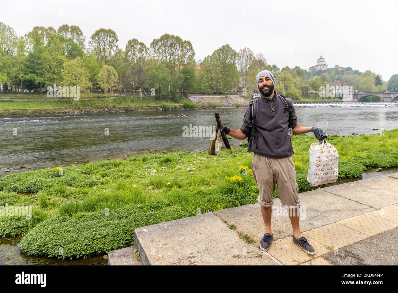 Matthew Deluca, a Canadian working in Italy, clean the water of the ...