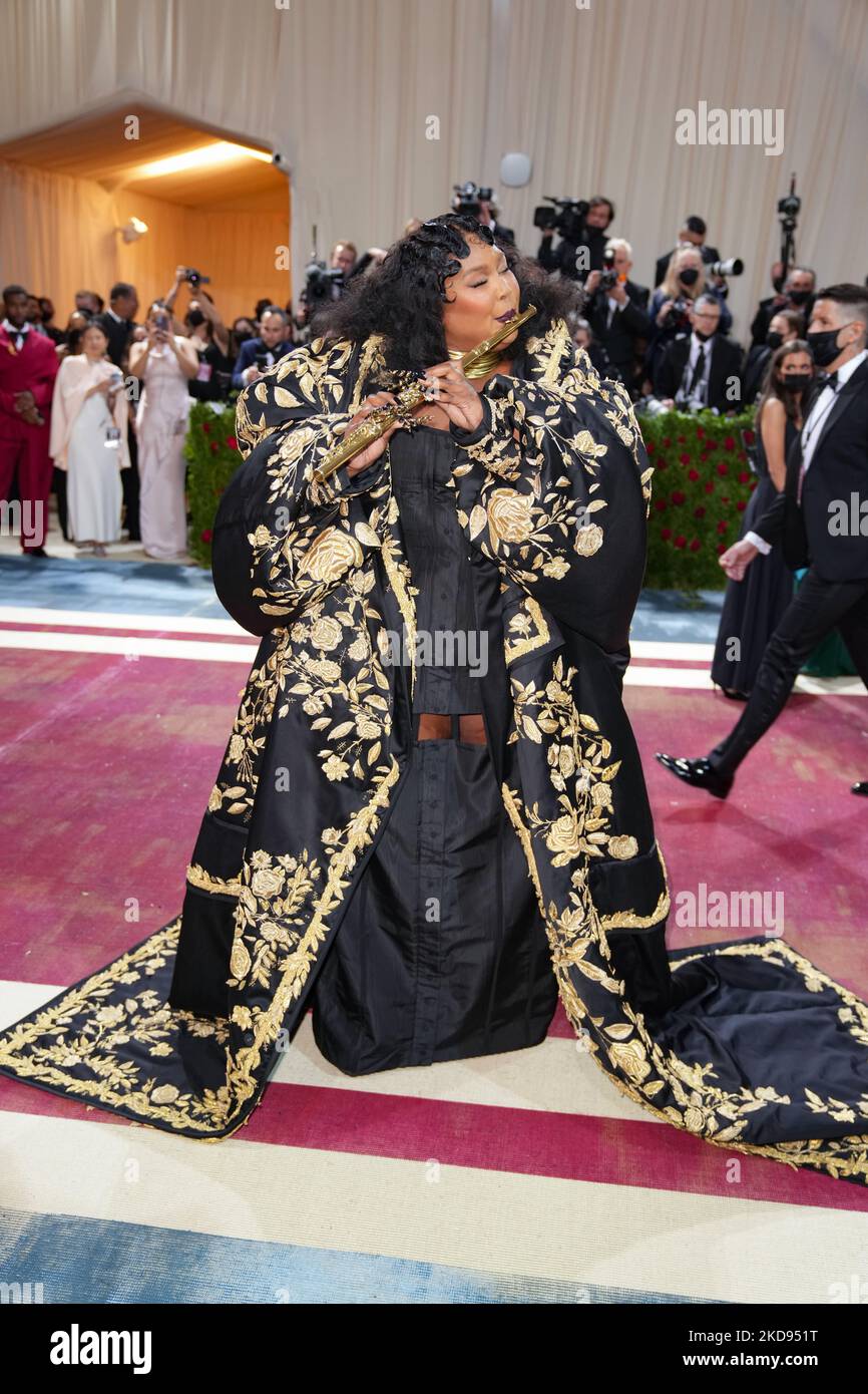 NEW YORK, NEW YORK - MAY 02: Lizzo attend The 2022 Met Gala Celebrating ...
