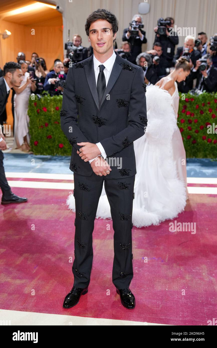 NEW YORK, NEW YORK - MAY 02: Jacob Elordi attend The 2022 Met Gala ...