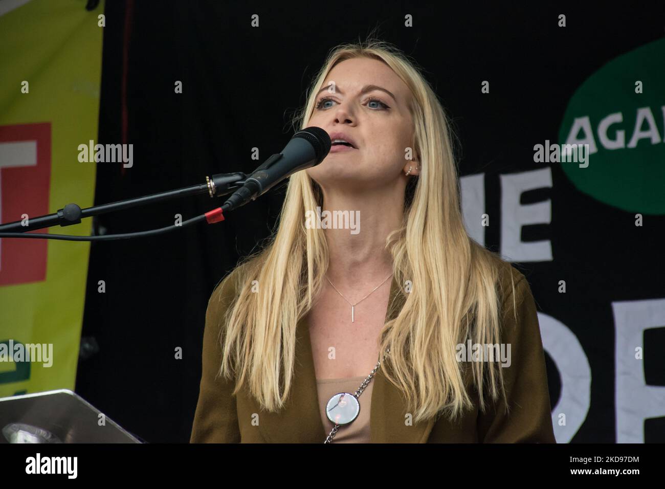 Trafalgar square, London, UK. 5th November 2022. Speaker Shelly Asquith ...